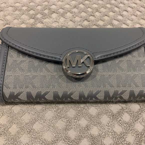 Michael Kors | Bags | Michael Kors Wristlet Wallet | Poshmark